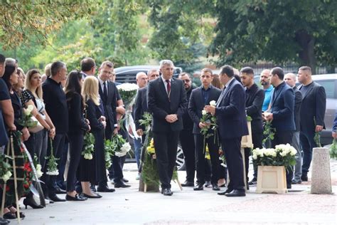 Цялото ДПС и Симеон Ii изпращат Камен Костадинов СНИМКИ Lupa Bg