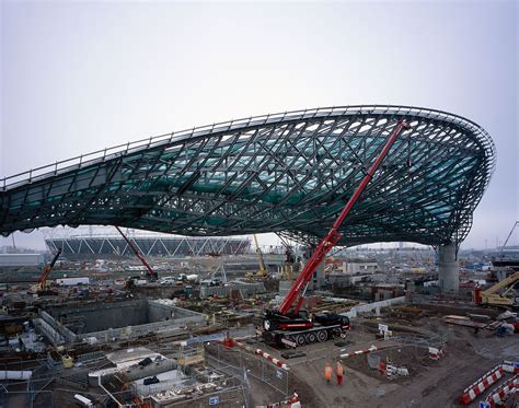 2012年伦敦奥运会扎哈·哈迪德zaha Hadid设计的水上运动中心——build Dipedia Raybet雷竞雷竞技