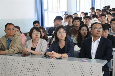 学院携手自治区博物馆开展《铸牢中华民族共同体意识——新疆四史主题流动展》活动 新疆交通职业技术学院