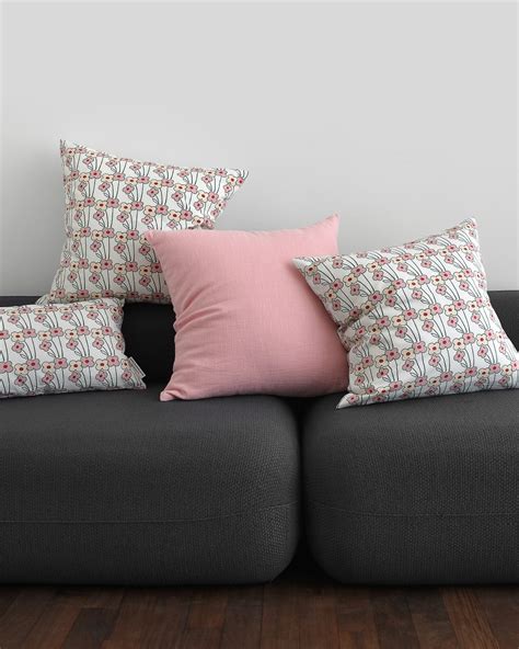 키티버니포니 사랑스러운 핑크 컬러 조합으로 일상에 산뜻한 에너지를 더해주는 코스모스 쿠션입니다 50x50cm와 50x30cm 두 가지 사이즈로 부드러운 40수 평직