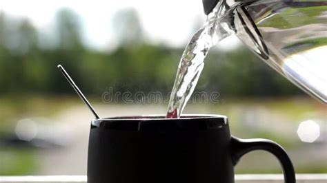 Pour Boiling Water Over A Tomato Peel A Tomato Pour Hot Water Over The