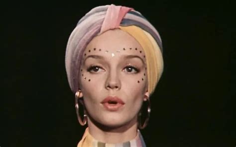 Песня Он пришёл этот добрый день Отрывок из кинофильма 31 июня Смотреть онлайн в