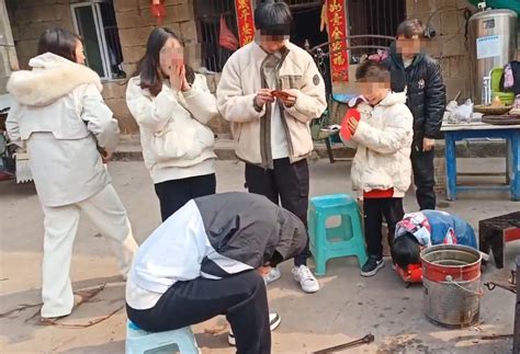 催婚视频火了，舅舅过年被6个外甥催着 要舅妈”！姐姐：弟弟今天去相亲了，没相中手机新浪网