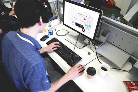 Web Control 在網頁嵌入 Skype 免費即時交談工具，兩行程式碼輕鬆完成