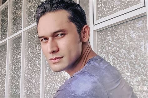 Indra Bruggman Tanggapi Isu Pacaran Dengan Aura Kasih Jangan Dianggap Serius Okezone Celebrity