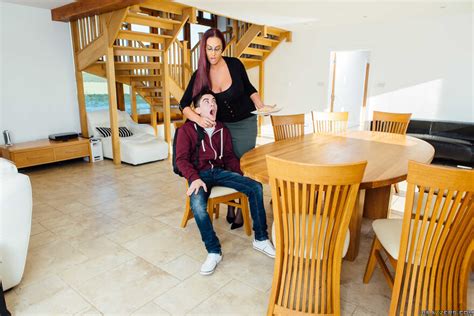 Emma Butt Brazzers Emma Butt Hold The Phone Not The Moan Pics Porn Pic