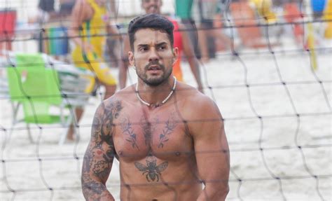 Bil Araújo Se Manifesta Após Mostrar Demais Em Flagra Na Praia