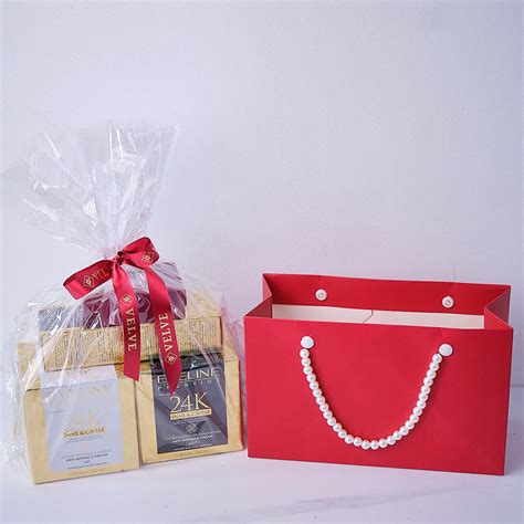 Pachet Tenderness Cu Brosa Martisor Fluture Crema De Zi Ml Si Crema De Noapte Antirid