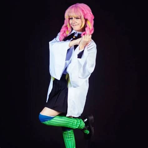 Cosplayer Brasileira Viraliza Com Um Lindo Cosplay Da Mitsuri Kanroji De Demon Slayer Critical