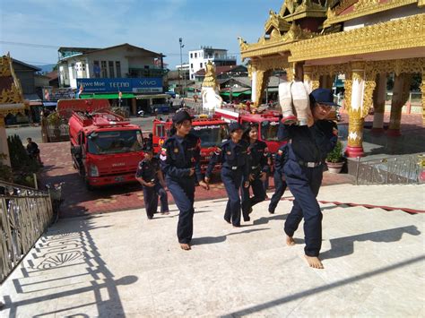 ၇၆ နှစ်မြောက် မြန်မာနိုင်ငံမီးသတ်တပ်ဖွဲ့နေ့ကို ကြိုဆိုဂုဏ်ပြုသောအားဖြင့် မီးသတ်တပ်ဖွဲ့ဝင် များ