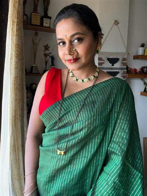 Hemangi Kavi 43 वर्षांची Perfect Marathi Milf🥵 आह्ह काय ती गांड 🍑🤤 Rapsarabazaar
