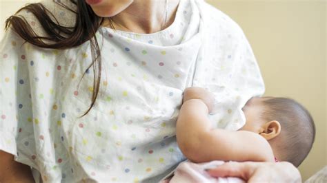 ढीले हो गए हैं स्तन जानें 5 कारण जिनसे लटकने लगते हैं ब्रेस्ट Causes