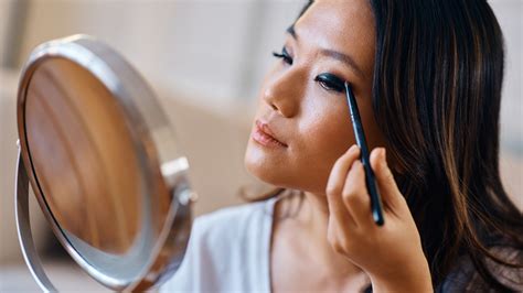 How To Rock A Smoky Eye On Monolids