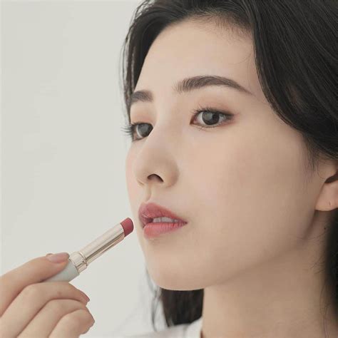 オンリーミネラルさんのインスタグラム写真 オンリーミネラルinstagram 「美人映えするリップ🤍 鮮やか色でヘルシーに。 ミネラル