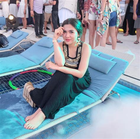 Biodata Artis Profil Dan Biodata Vicky Shu Penyanyi Cantik Asal Cilacap Jawa Tengah Lengkap