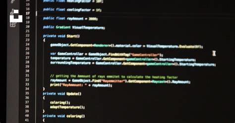 화면에서 실행 중인 프로그램이 있는 랩톱 컴퓨터 사진 Unsplash의 무료 컴퓨터 이미지