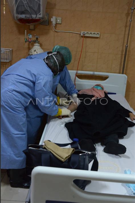 Pengambilan Sampel Darah Sepulang Dari Cina Antara Foto