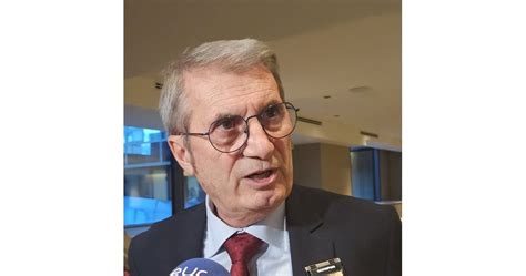 Министър Хинков ще открие обновените операционна и реанимация на Ортопедията в Горна Баня 24