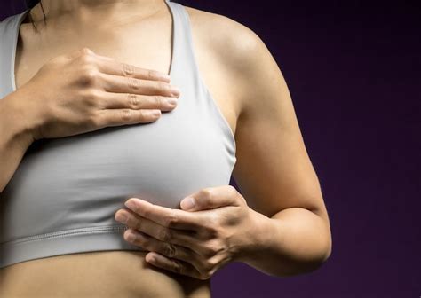 World Breast Cancer Awareness Month स्टेज 4 स्तन कैंसर के क्या लक्षण