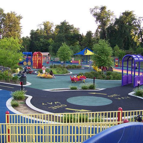 زمین های بازی جالب برای کودکان که برای بزرگسالان هم وسوسه کننده اند معمار 98