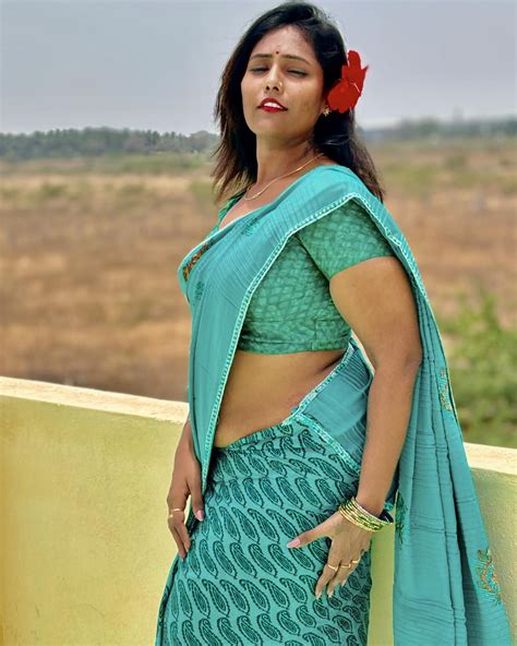 Covai Youtuber Gomathi Hot Photoshoot In Green Saree