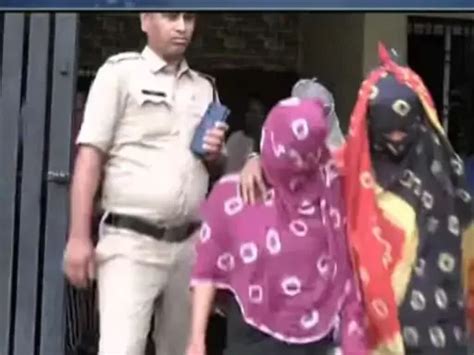 घर में चल रहा था सेक्स रैकेट पुलिस ने मारा छापा 4 युवतियां और 2 पुरुष गिरफ्तार Cg News Today