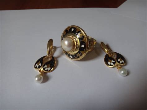 მოხატული ქოთნები Added A New Photo მოხატული ქოთნები