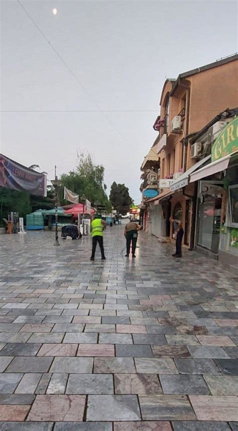 Се одржува хигиената во градот утринава се чистеше чаршијата Ohridnews