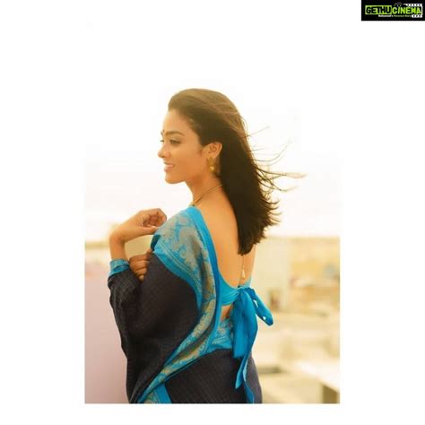 Gayathrie Instagram Zariculture Framesbynithin Livespenguin