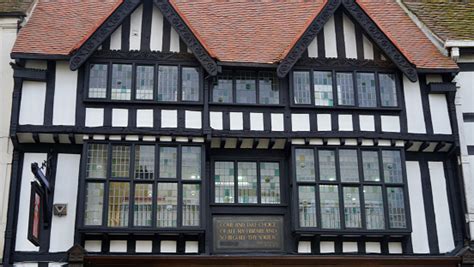 스트랫퍼드 어폰 에이번 의 고대 시장 마을에 흑백 패널이 있는 역사적인 반 목조 주택 0명에 대한 스톡 사진 및 기타 이미지 Istock