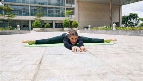 How To Do Split Follow These Steps HealthShots