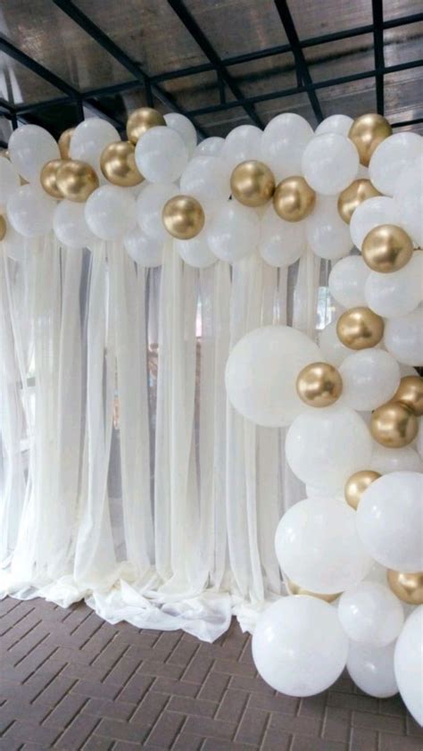 Фотозона из шариков на день рождения белый идеи Декорации из воздушных шаров Декор выпускной