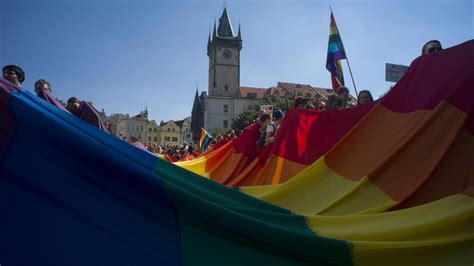 Czechs Expand Rights For Same Sex Couples