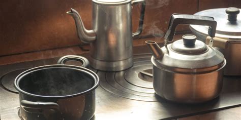 S Pore Woman Swings Kettle Of Boiling Water At Babe Burns Her Jailed Weeks