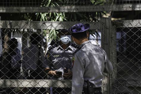 Dvb ဗကသကျောင်းသား ၂ ဦးကို ရုံးထုတ်၊ လာမည့် ရုံးချိန်းတွင် အမိန့်ချထပ