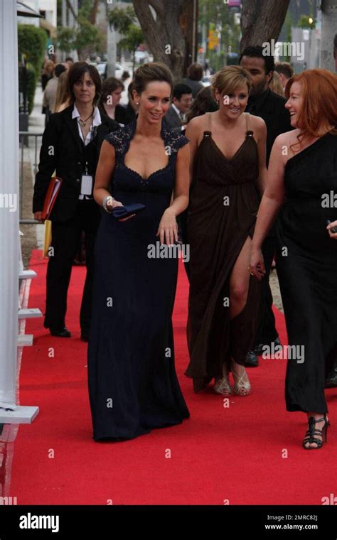 Actress Jennifer Love Hewitt Looks Stunning In A Black Dress On The Red