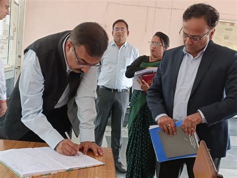 Ceo Inspected Raisens Strong Room Ceo ने किया रायसेन के स्ट्रॉन्ग