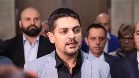 Радостин Василев Подкрепяме вота на недоверие на „Величие” но не и този на „Възраждане” Nova