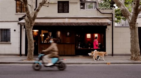 “安福路小公主”火出圈，年轻旧照惊艳众人，果然自信的女人最美审美洛丽塔网友