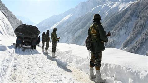 पूर्वी लद्दाख के डेमचोक में भारतीय सैनिकों की पेट्रोलिंग शुरू