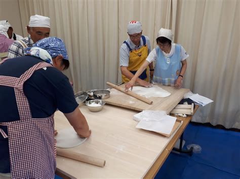 7月8日 12名の参加者でそば打ち体験教室を開催しました。満員御礼。 半田銀山そばの会