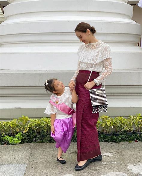 ผ้าถุง ใส่กับเสื้ออะไรดี 25 ไอเดียแต่งตัว สวยมีเสน่ห์แบบไทย ๆ