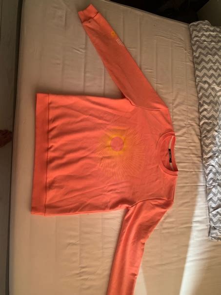 Продаи толстовку получена работником пленарной сессии с президентом РФ на московском форуме