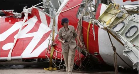 Divers Find Black Boxes In Airasia Crash Daily Sabah