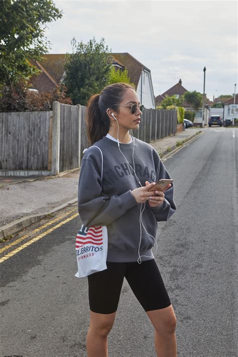 입기만 해도 기분이 좋아지는 옷 감도 깊은 취향 셀렉트샵 29cm