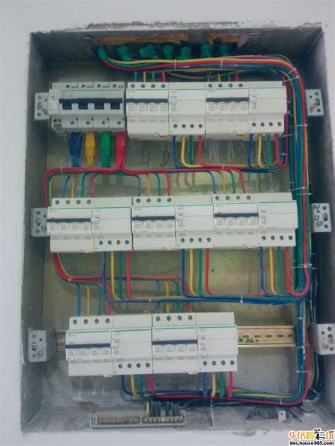 家庭三相五线制如何接线家庭三项五线中，一户三根火线是不是随意一根火线能和领衔，地线组成一组使用？ 家庭三相五线制如何接线家庭三项五线中，一