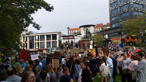 للمطالبة بزيادة الأجور 50 ألف معلم يضربون عن العمل في نيوزيلندا