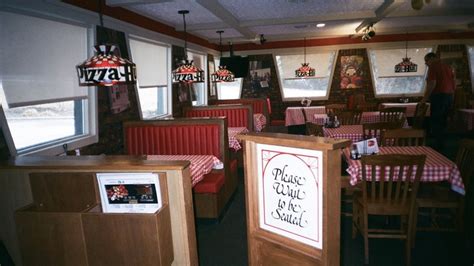 Fast Food Restaurants Used To Look So Much Different