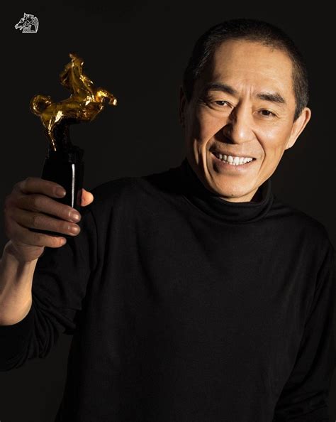 张艺谋72岁生日，儿子获耶鲁大学录取通知书，网友：值得骄傲 张艺谋 耶鲁大学 录取通知书 新浪新闻