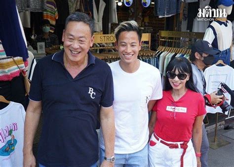 ‘เศรษฐา ควง ‘ภรรยา ลูก เดินตลาดจตุจักร พร้อม ‘เอม พินทองทา ครอบครัว